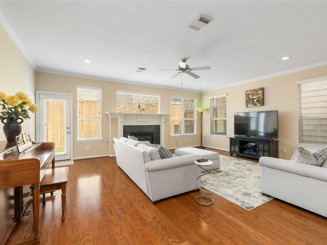 2632 Couch Street