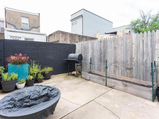 2633 Almond Street