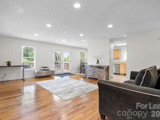 2633 Broodmare Drive