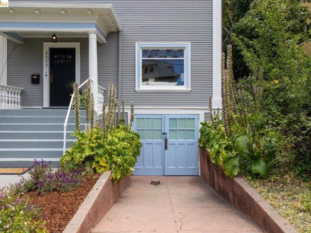 2633 Regent St