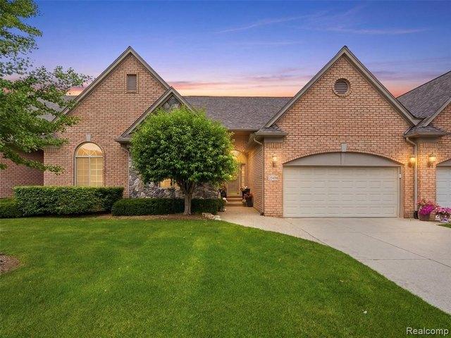 2633 Ridgecrest Dr, Shelby Township, MI 48316