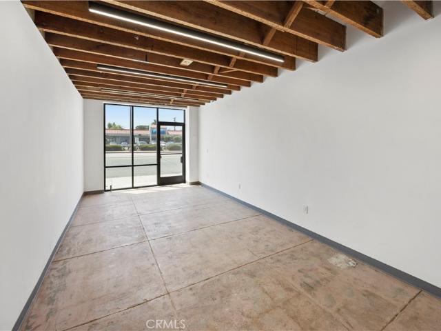 2633 W Valley