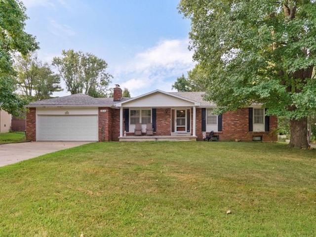 2633 W Village Ln, Springfield, MO 65807