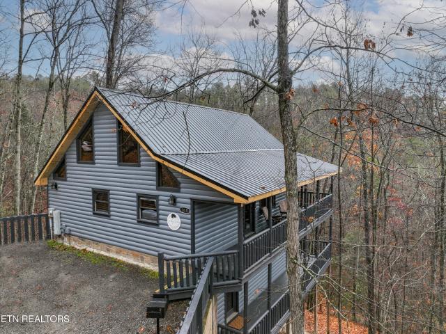 2633 Whipoorwill Hill Way, Sevierville, TN 37862 | MLS #1326 | Compass