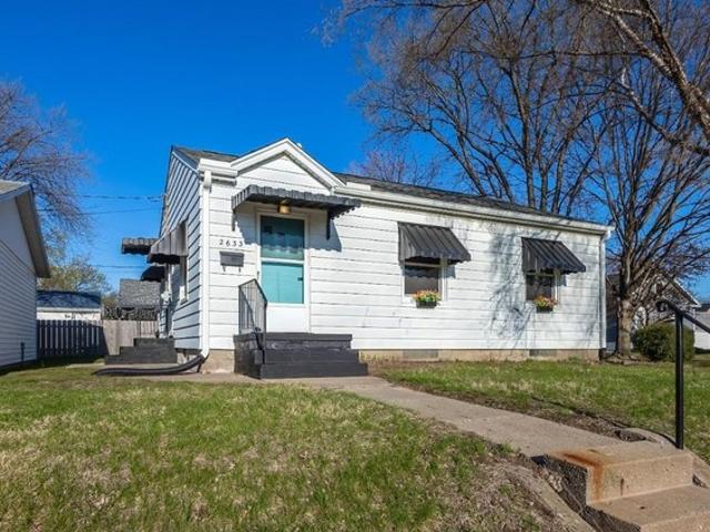 2633 16th St, Moline, IL 61265