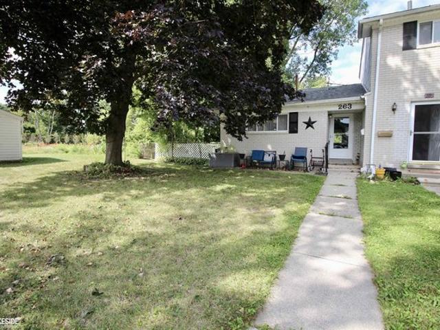 263 Carlson St, Mount Clemens, MI 48043