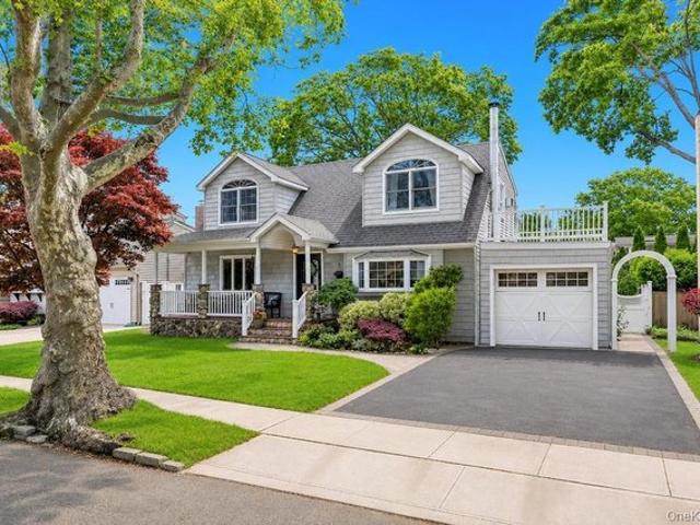 263 Charles Ave, Massapequa Park, NY 11762