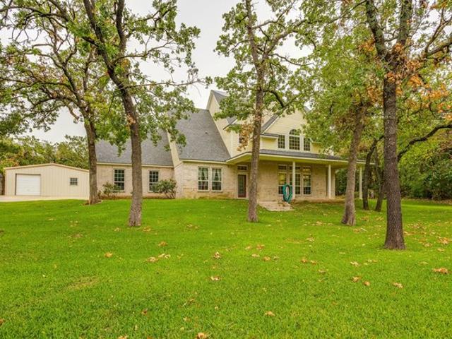 263 Oak Creek Cir, Springtown, TX 76082