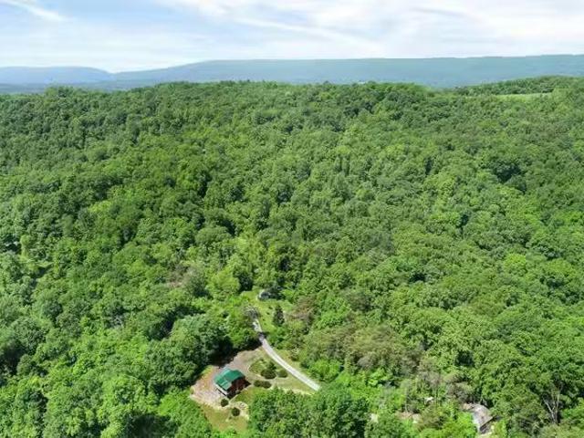 263 OVERLOOK DR, MC VEYTOWN, PA 17051 Single Family Residence.