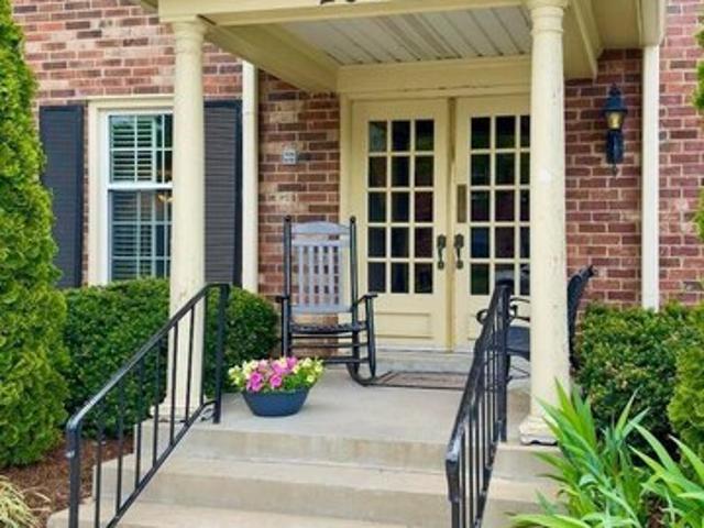 263 Stonehenge Dr Apt 104, Louisville, KY 40207
