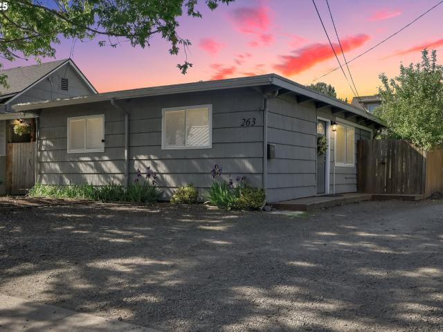 263 W 16TH AVE