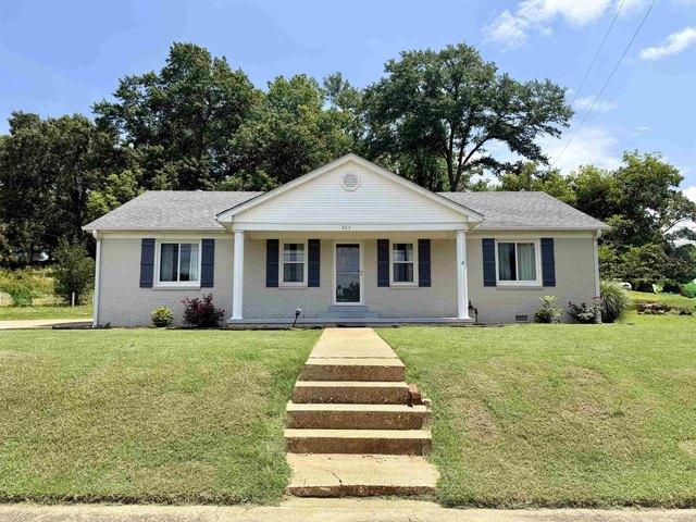 263 W Court Ave, Selmer, TN 38375