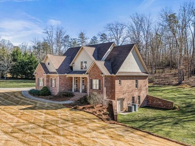263 Woodmont Dr, Cornelia, GA 30531