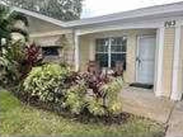 263 Temple Ln, Belleair Bluffs, FL 33770