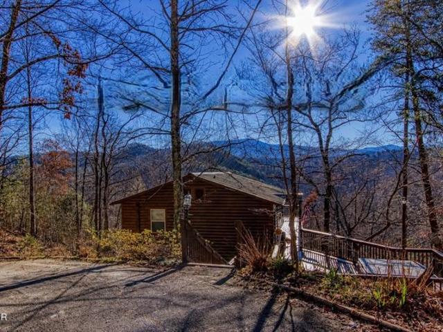 2644 Overholt Trl, Sevierville, TN 37862