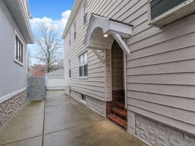 2644 E 27TH Street