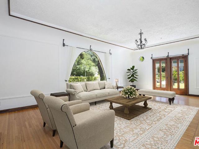 2644 E Chevy Chase Drive