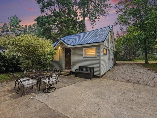 2644 Lansing St, Crystal, MI 48818