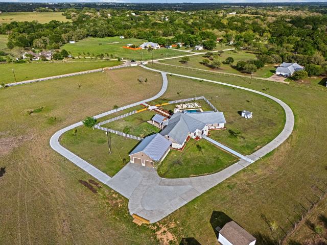 2644 Linda Ln, Brenham, TX 77833 | MLS #80975