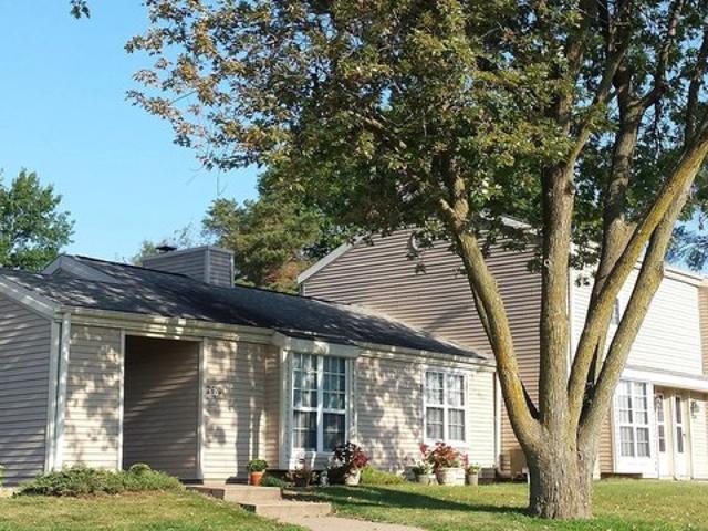 2645 Newbury Cir, Burlington, IA 52601