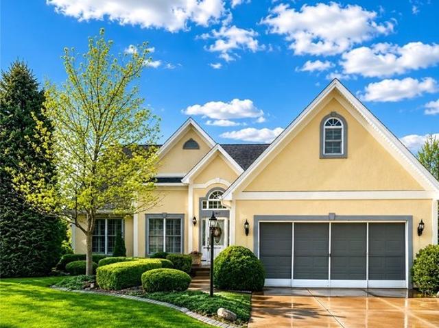 2645 Pinelake Dr, Niagara Falls, NY 14304