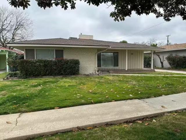 2646 N Adoline Ave, Fresno, CA 93705