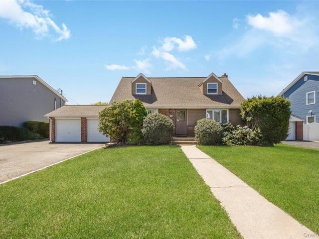 2646 Beech St, East Meadow, NY 11554