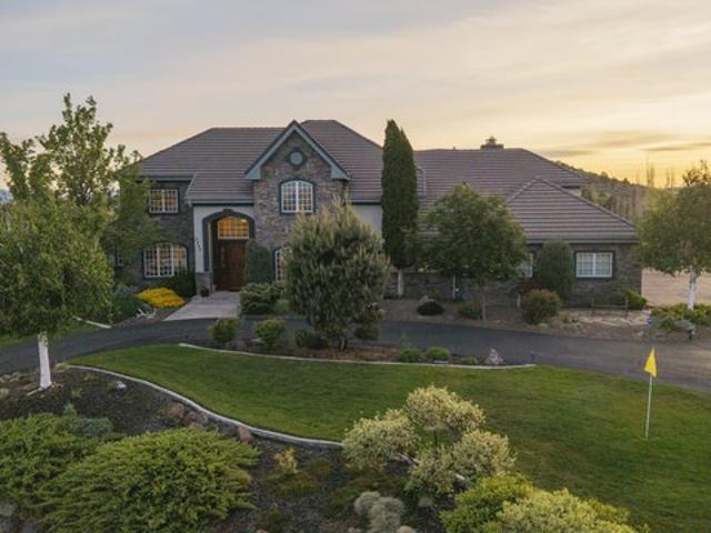 2646 Fairway Dr, Klamath Falls, OR 97601