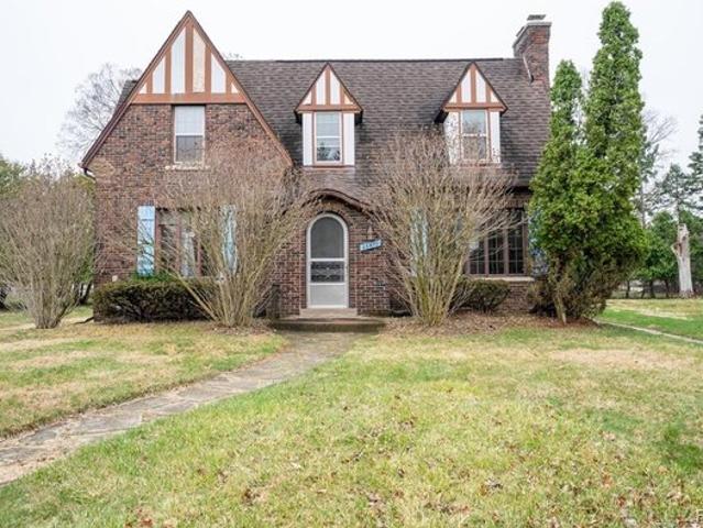 26470 Meadowood Ct S, Lathrup Village, MI 48076