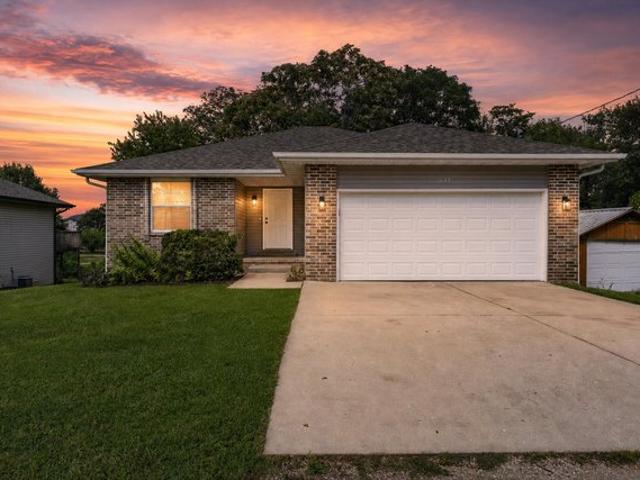 2647 N Fort Ave, Springfield, MO 65803