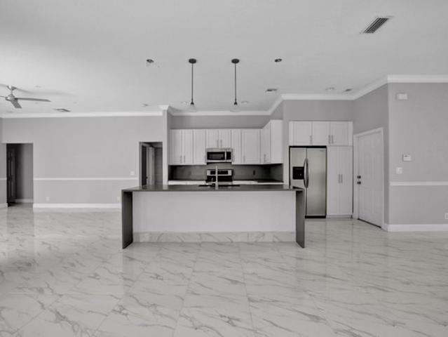2647 Yarmouth Dr, Wellington, FL 33414