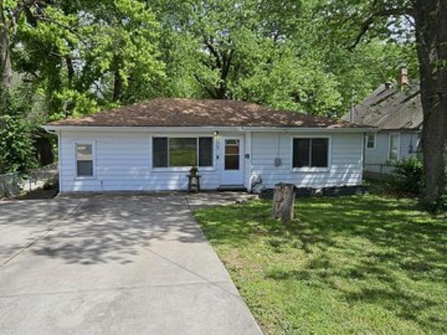 2648 N Howard Ave, Springfield, MO 65803