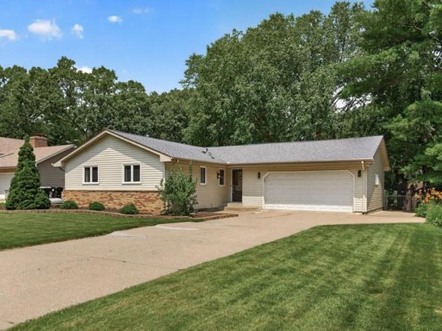 2649 Hillview Rd, Mounds View, MN 55112