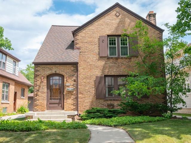 2640 N 72nd St, Wauwatosa, WI 53213