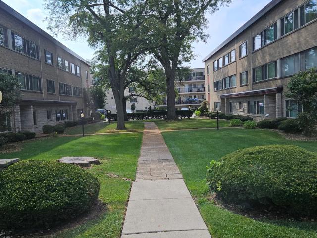 2640 Central Dr, Unit 1N, Flossmoor, IL 60422 | MLS #12616 | Compass