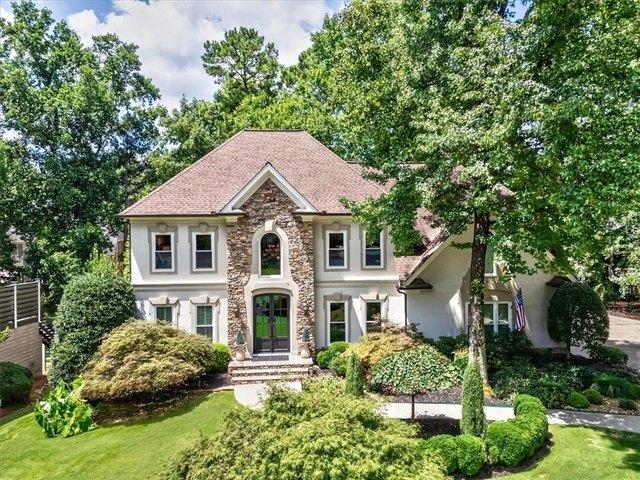 2640 Coachmans Cir, Roswell, GA 30022