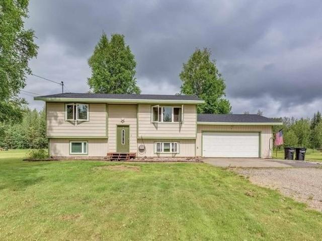 2640 Lisa Ann Dr, North Pole, AK 99705