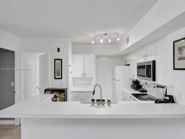 2640 S University Dr, Unit 112, Davie, FL 33328 | MLS #A11990 | Compass