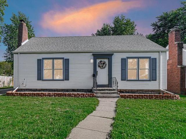 2640 38th St, Highland, IN 46322