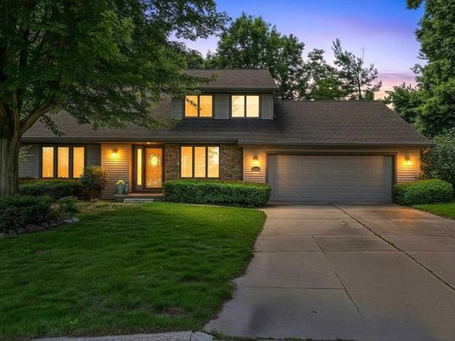 2641 Poplar Springs Cir, Green Bay, WI 54304