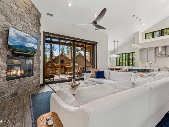 2641 s bluebird court