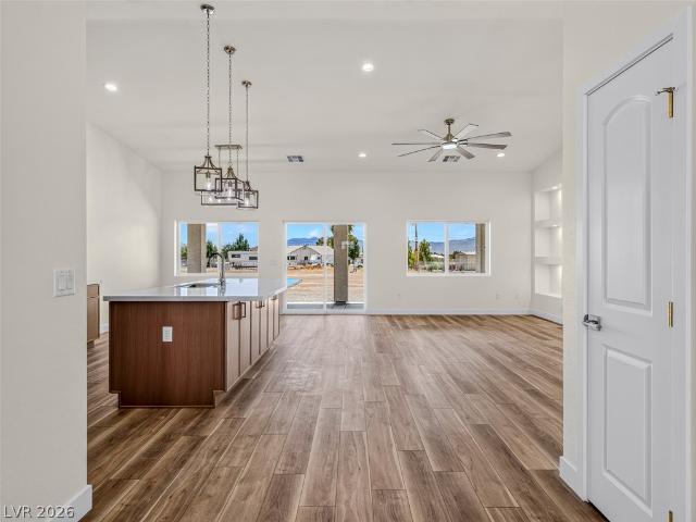 2641 W Carnation Way