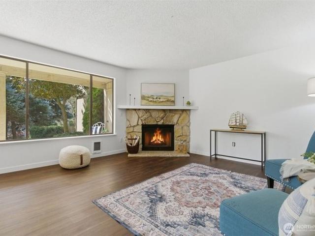 26425 Pennsylvania Ave NE Unit 4, Kingston, WA 98346