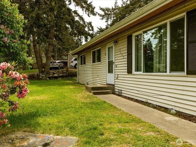 2642 Olympic Dr, Oak Harbor, WA 98277