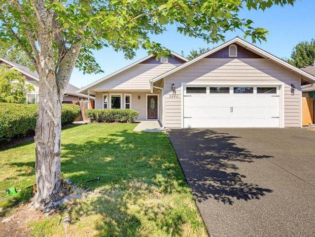 2642 Esther Ln, Grants Pass, OR 97527