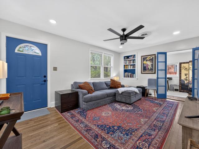 2642 Glenwood Road