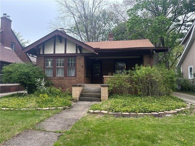 2643 Canterbury Rd, Cleveland Heights, OH 44118