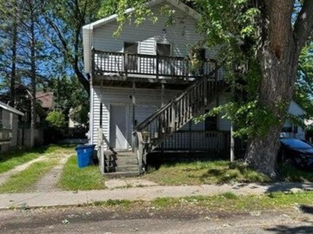 264 6th Ave, Manistee, MI 49660