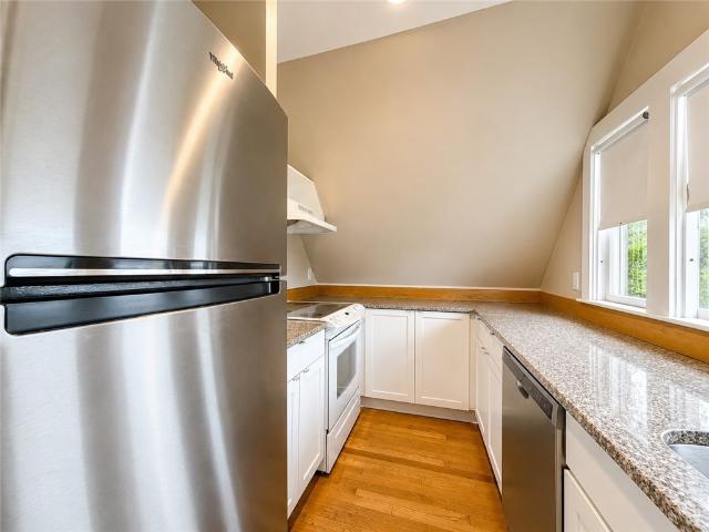 264 Bowen Street 3E