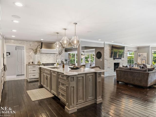 264 Grosse Pointe Boulevard